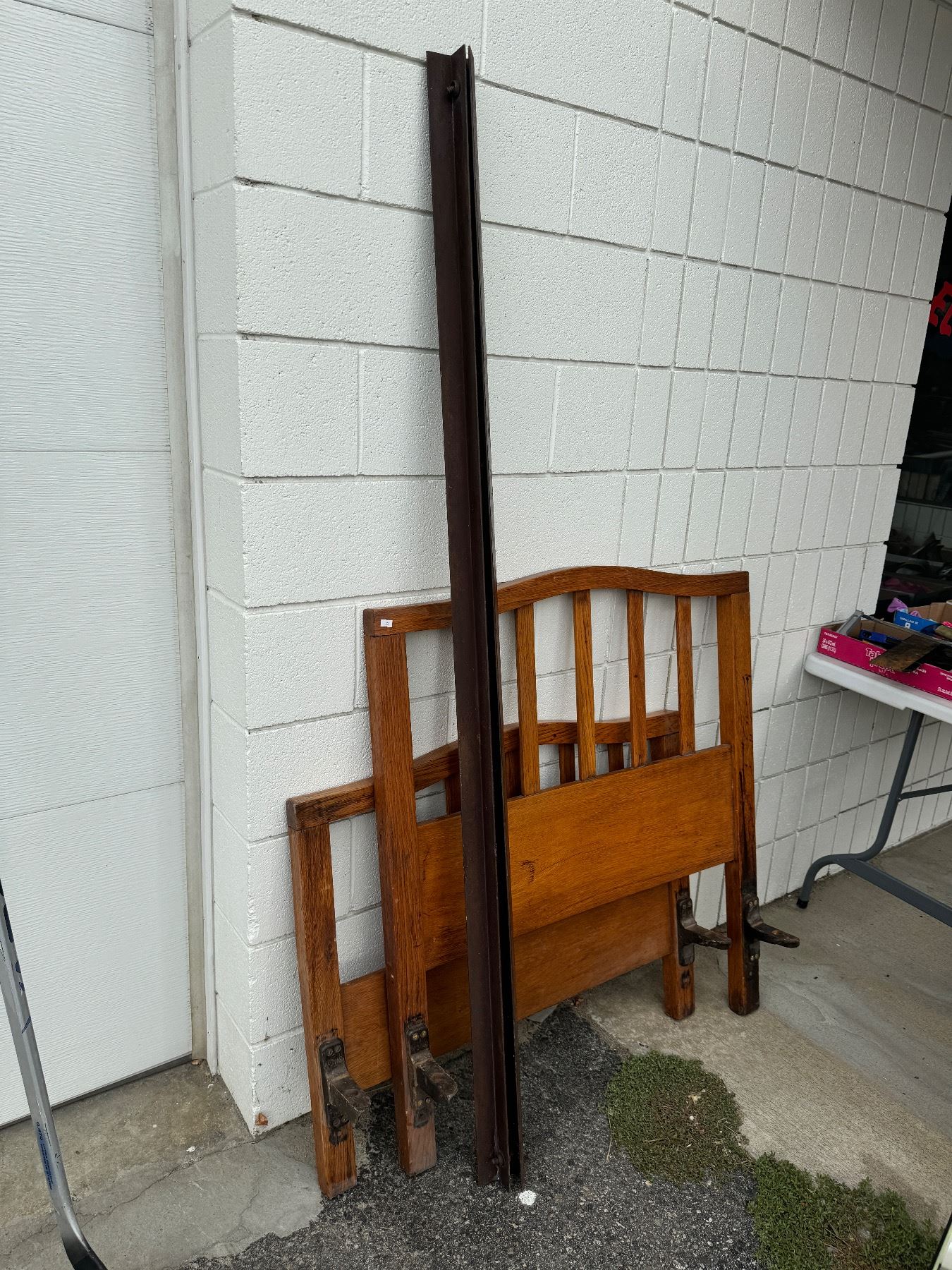 Oak Single headboard, footboard, and rails with slats