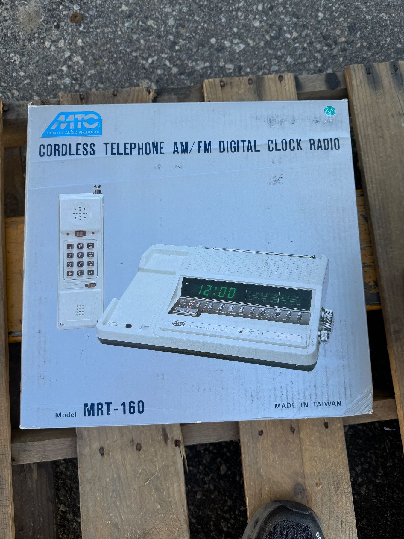 Cordless telephone MM digital clock radio