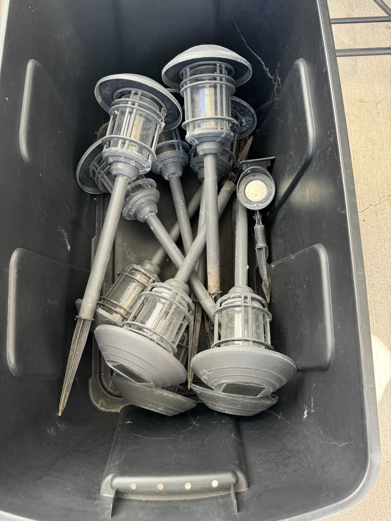 Garden lights with bin and Lid