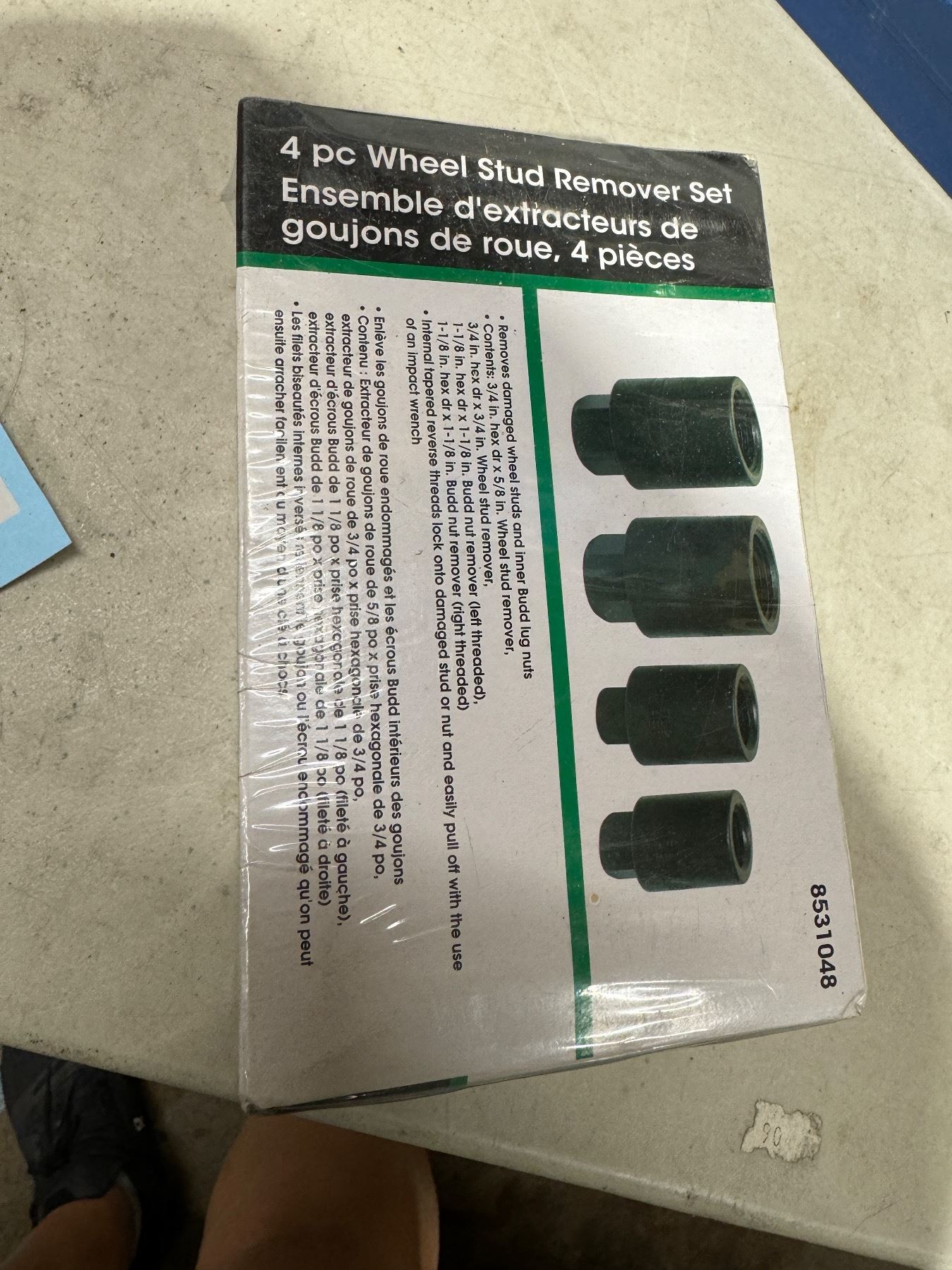 Four piece wheel stud remover set