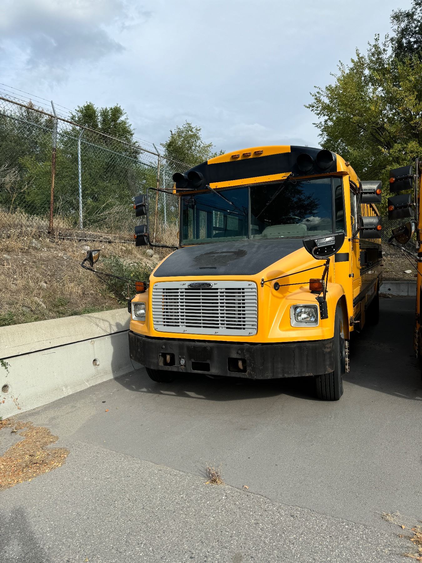 2007 diesel freightline bus 213000kms Must be paid for by cash, debit ...