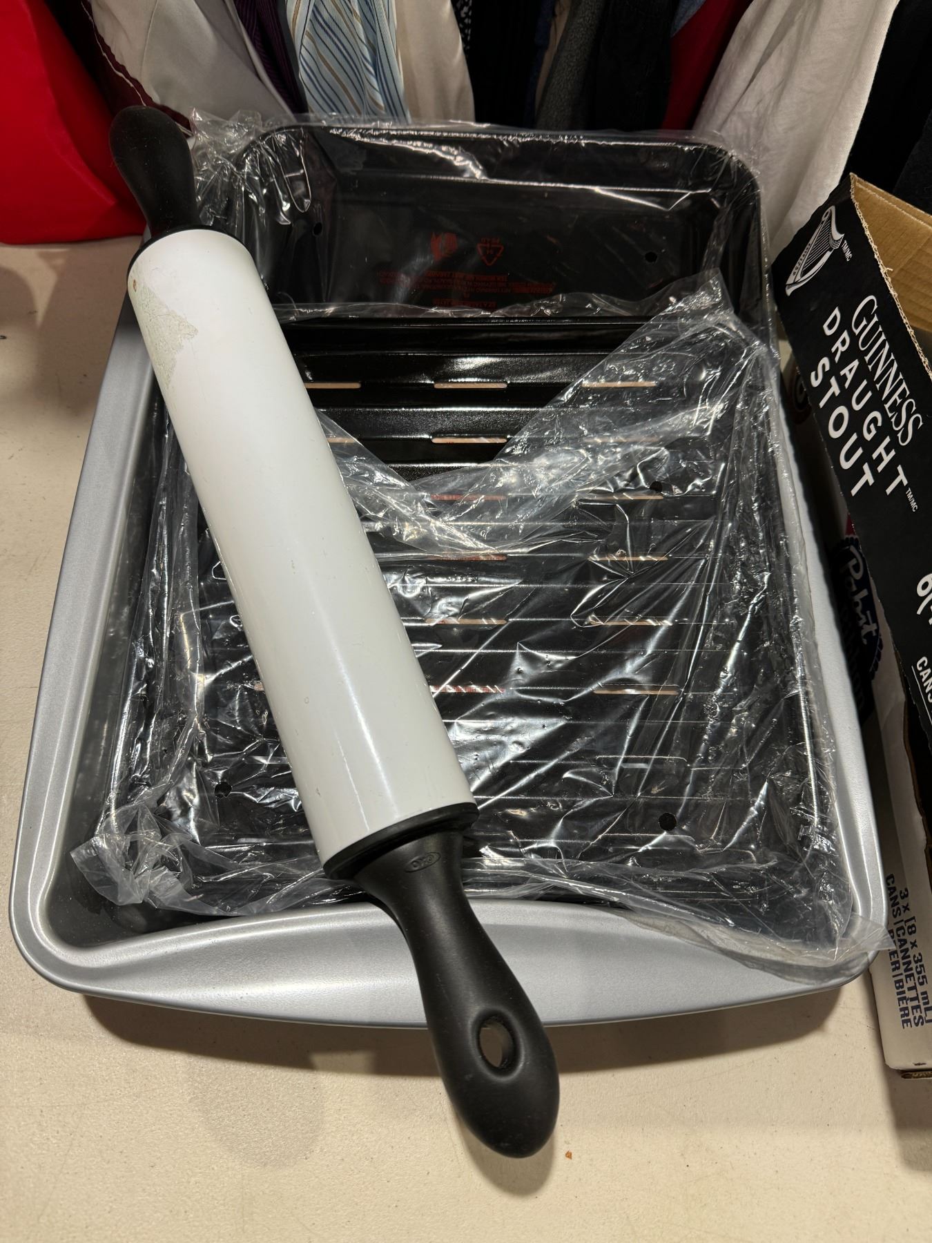 Roasting pans and rolling pin