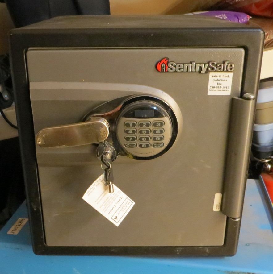 Electronic Sentry Safe Fire Proof & Impact Resistant Safe With 2 Keys & Code Instructions