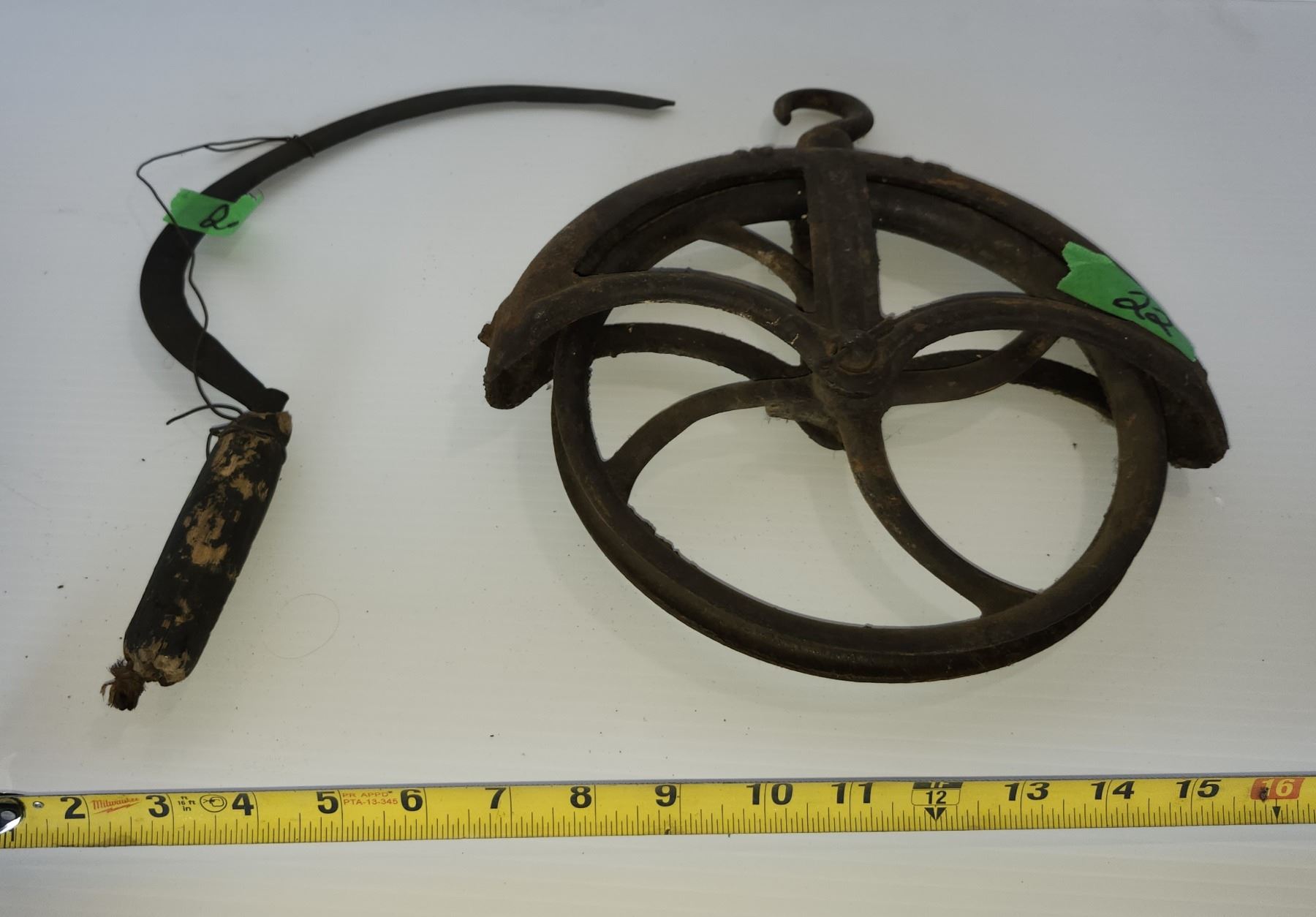 Hand Sickle and Jin Wheel