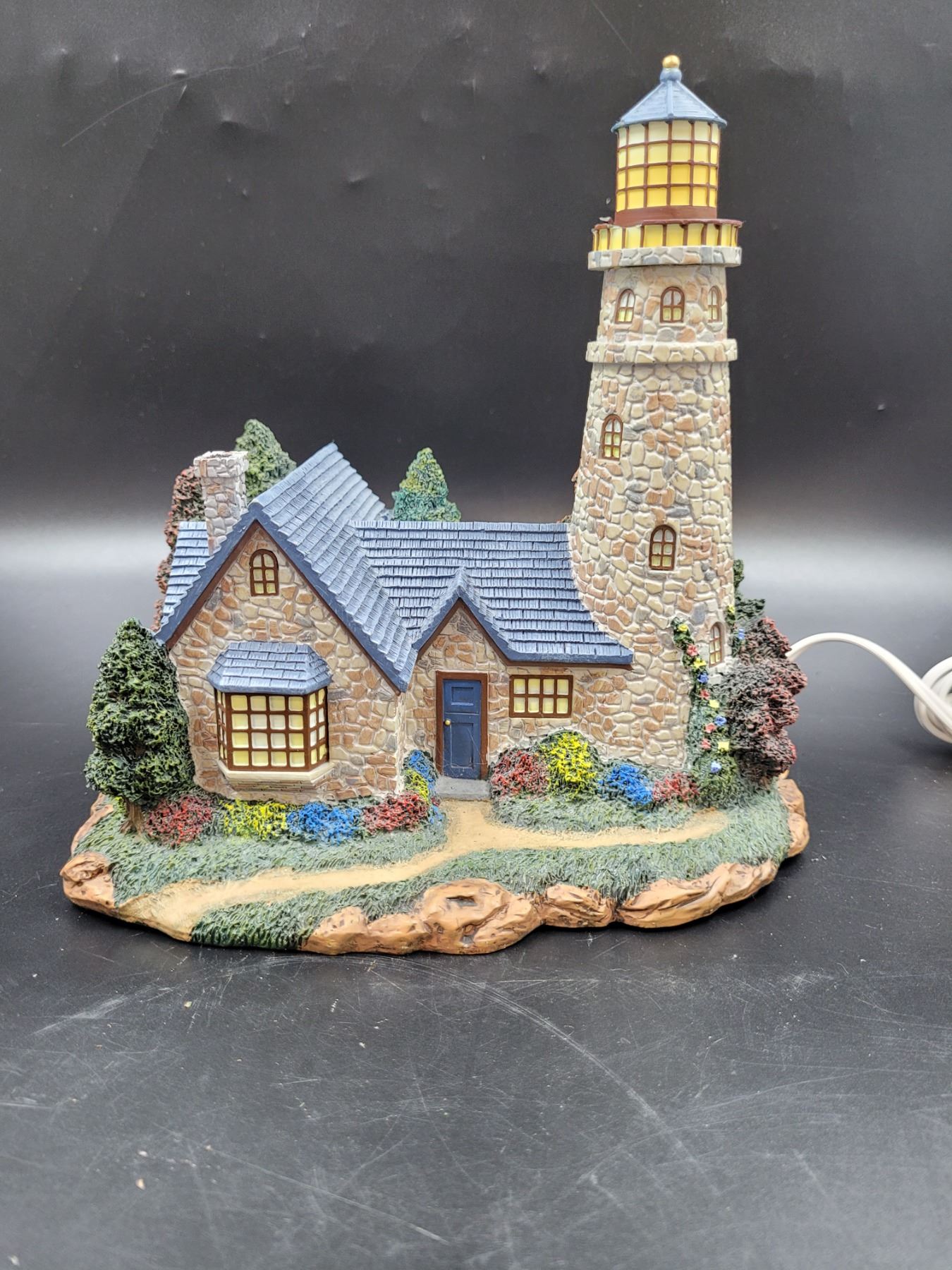 Thomas Kinkade Hawthorne Village "Seaside Lighthouse" Light Up House Décor