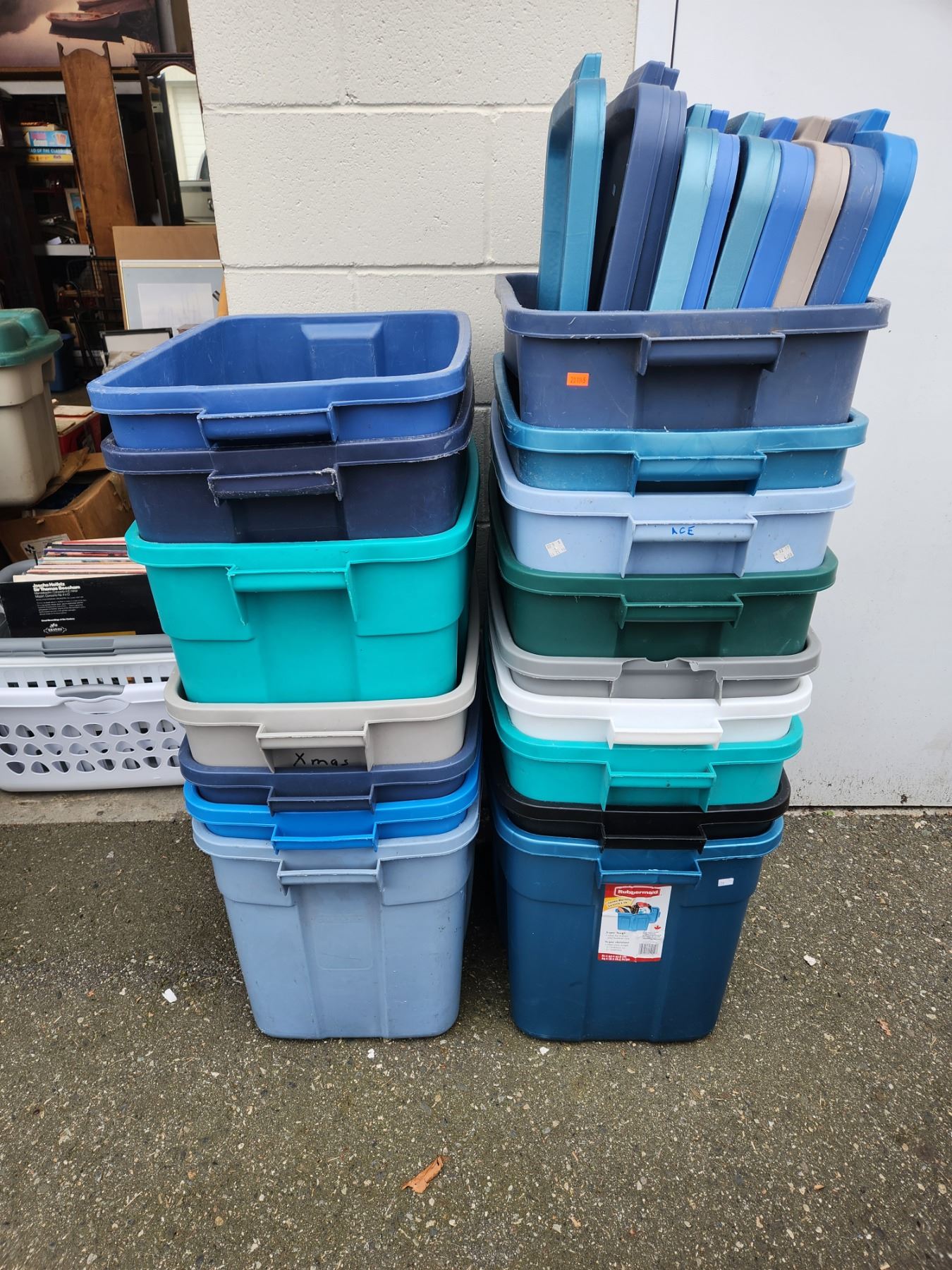 Rubbermaid Storage Bins