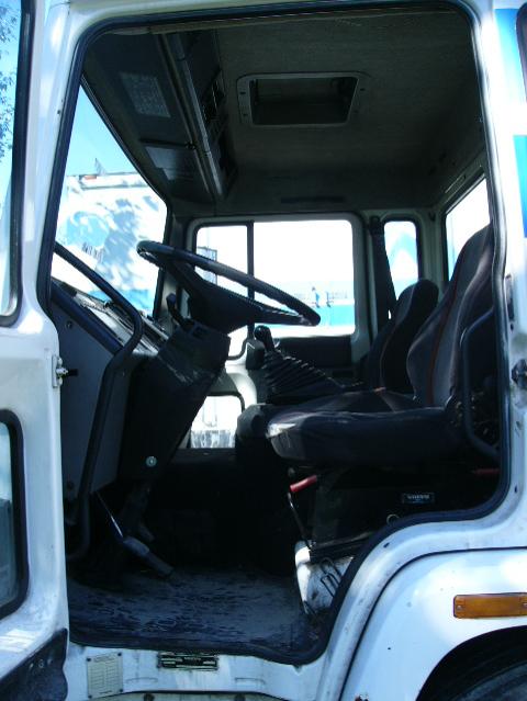 1988 Volvo diesel FE6 13 cab over truck with 24' box with back lift ...