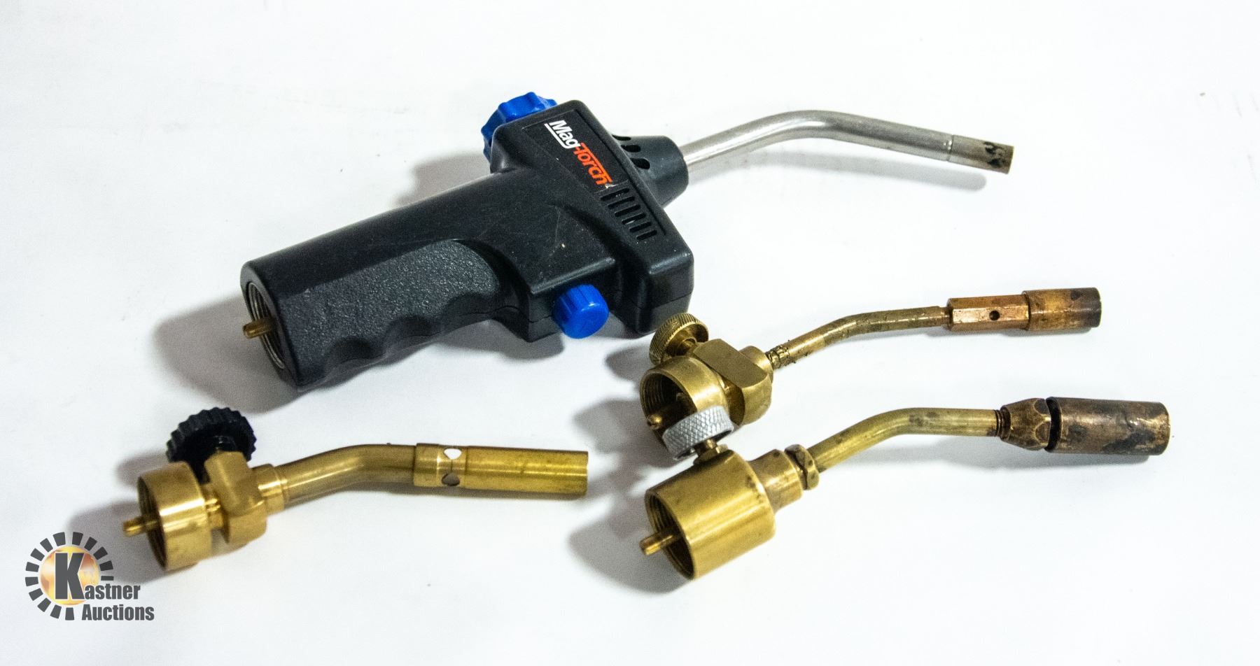 BOX W/ 4 PROPANE TORCHES. MAG TORCH.