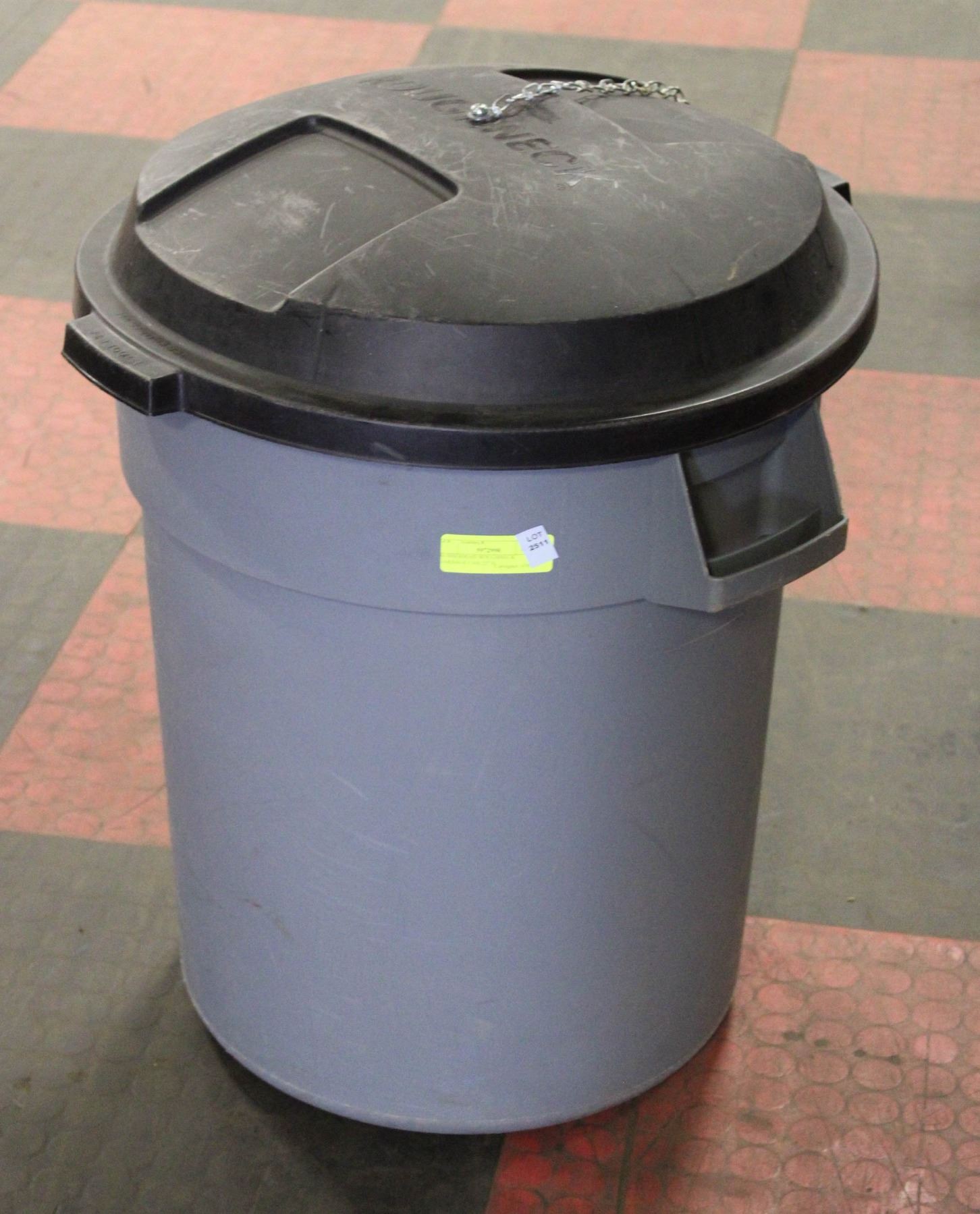 RUBBERMAID ROUGHNECK GARBAGE CAN 22 RUBBERMAID ROUGHNECK GARBAGE CAN 22
