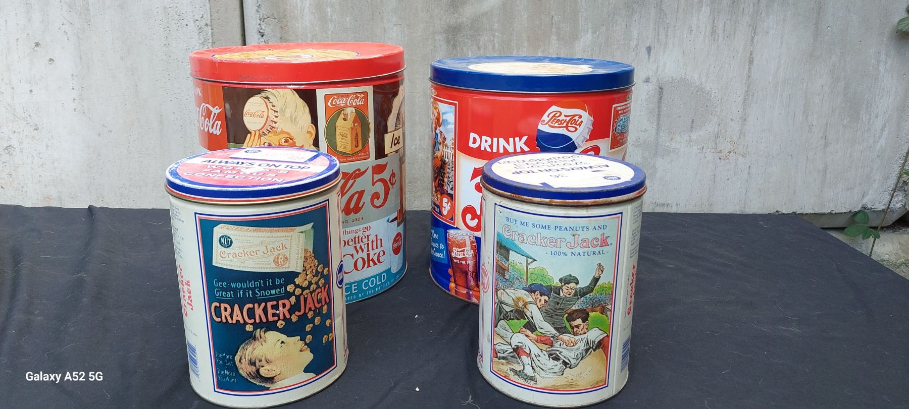 Collection 4 vintage tins, Pepsi, Coca-Cola, Cracker Jack