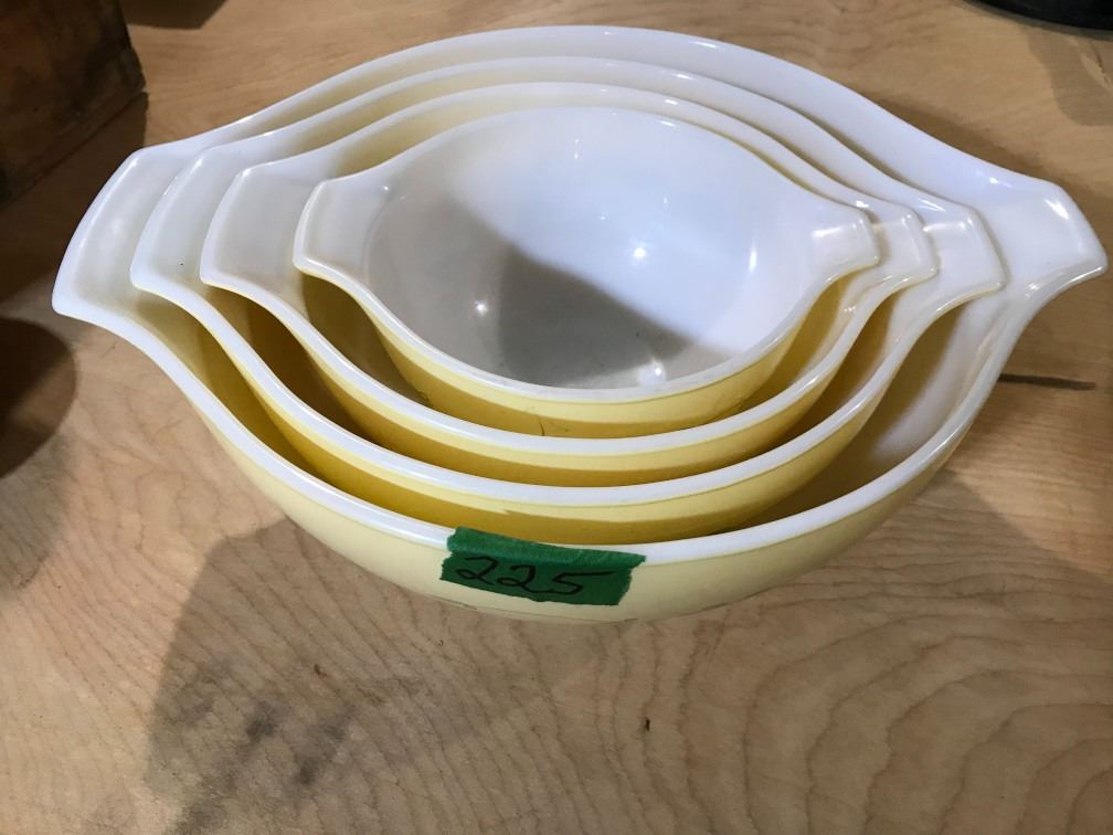 Vintage Pyrex 4 Bowl set