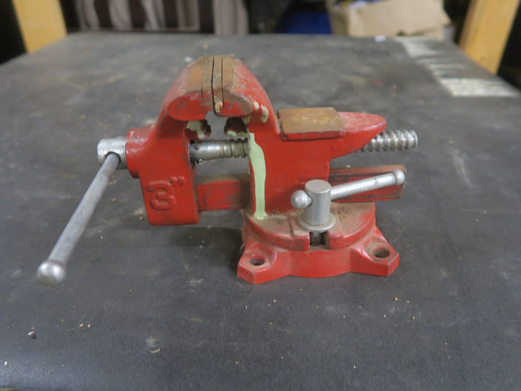 small bench vice - Schmalz Auctions