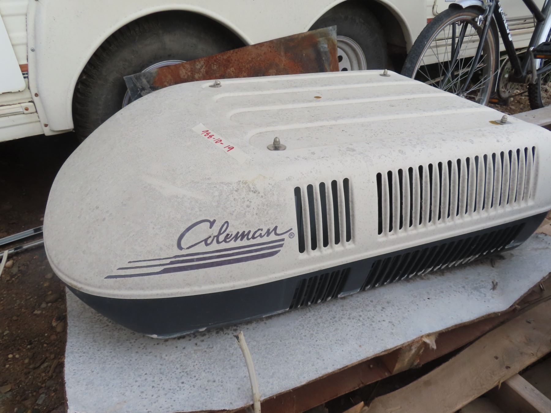 Coleman camper rv air conditioner - Schmalz Auctions