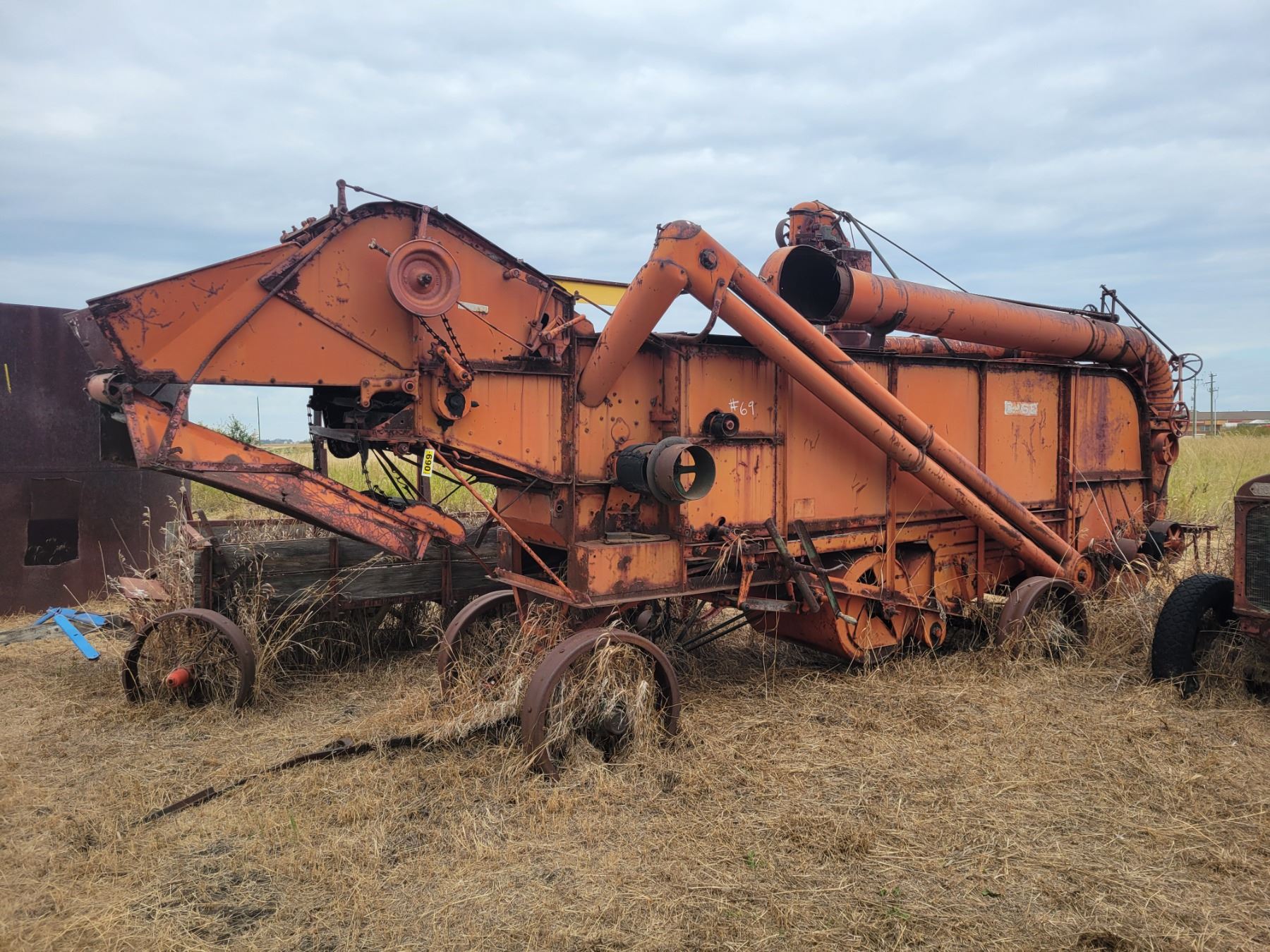 Case steel wheel thrashing machine