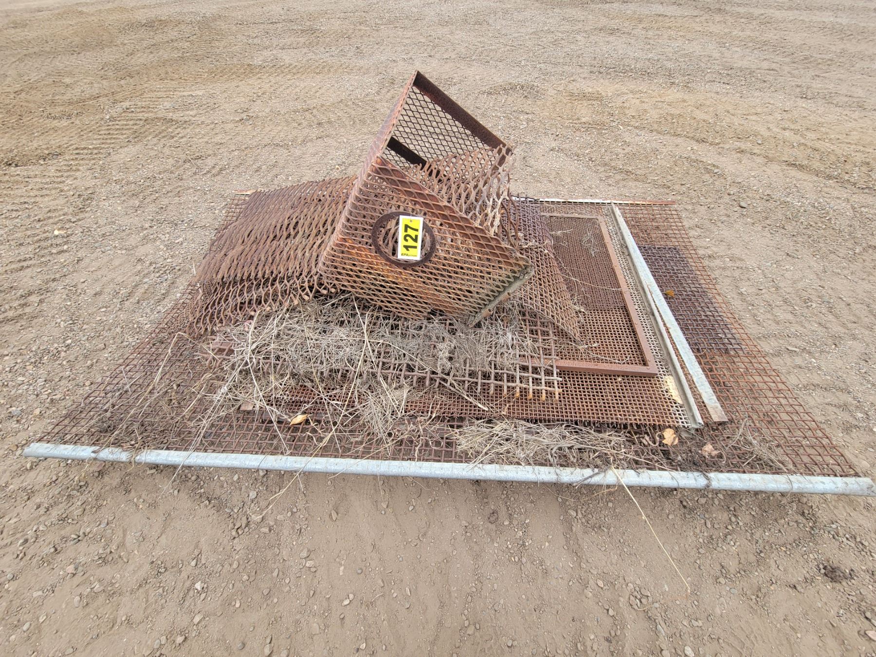 Assort. Of wire mesh grating