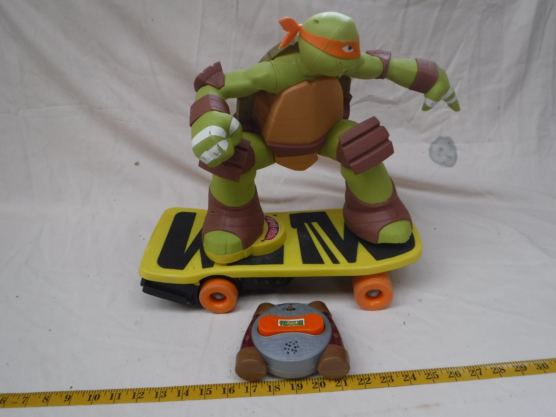 Teenage Mutant Ninja Turtles Remote Controlled Trick Skateboarder