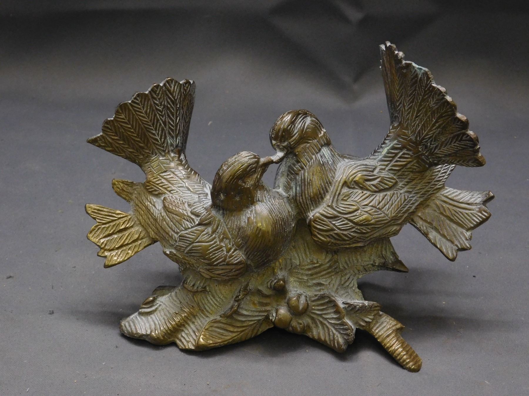 Vintage heavy bronze or bronzed brass birds statue - doves- kissing ...