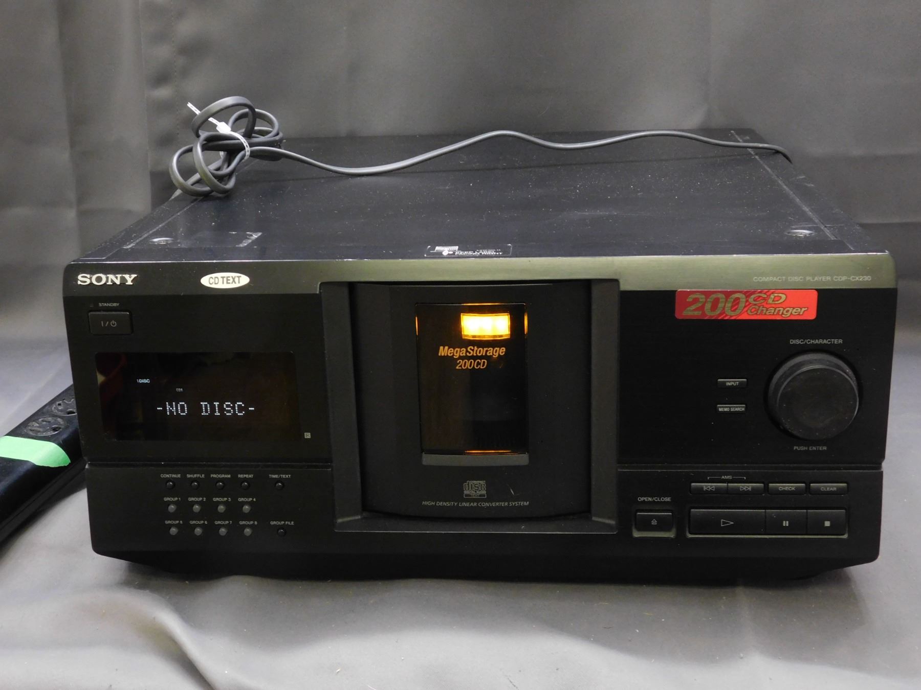 SONY Compact Disc Player CDP-CX230 Megastorage 200 CD Player