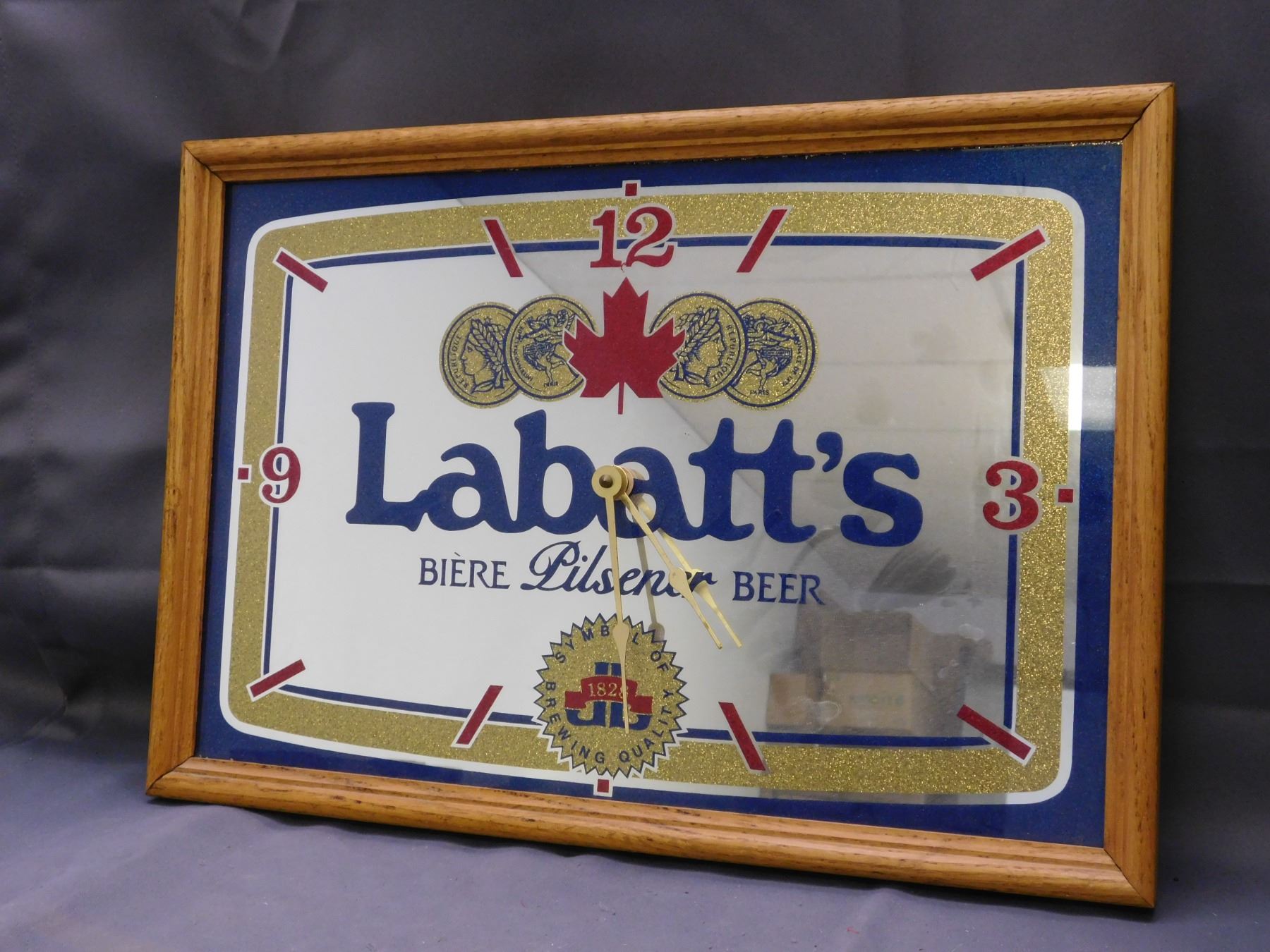Labatt's Beer Wall Mirror Clock Bar Man Cave Decor
