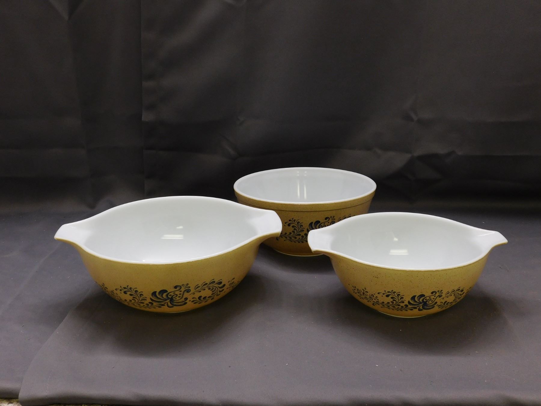 Lot of 3 Pyrex Mixing Bowls 442, 443 and 403 "Homestead" Design ...