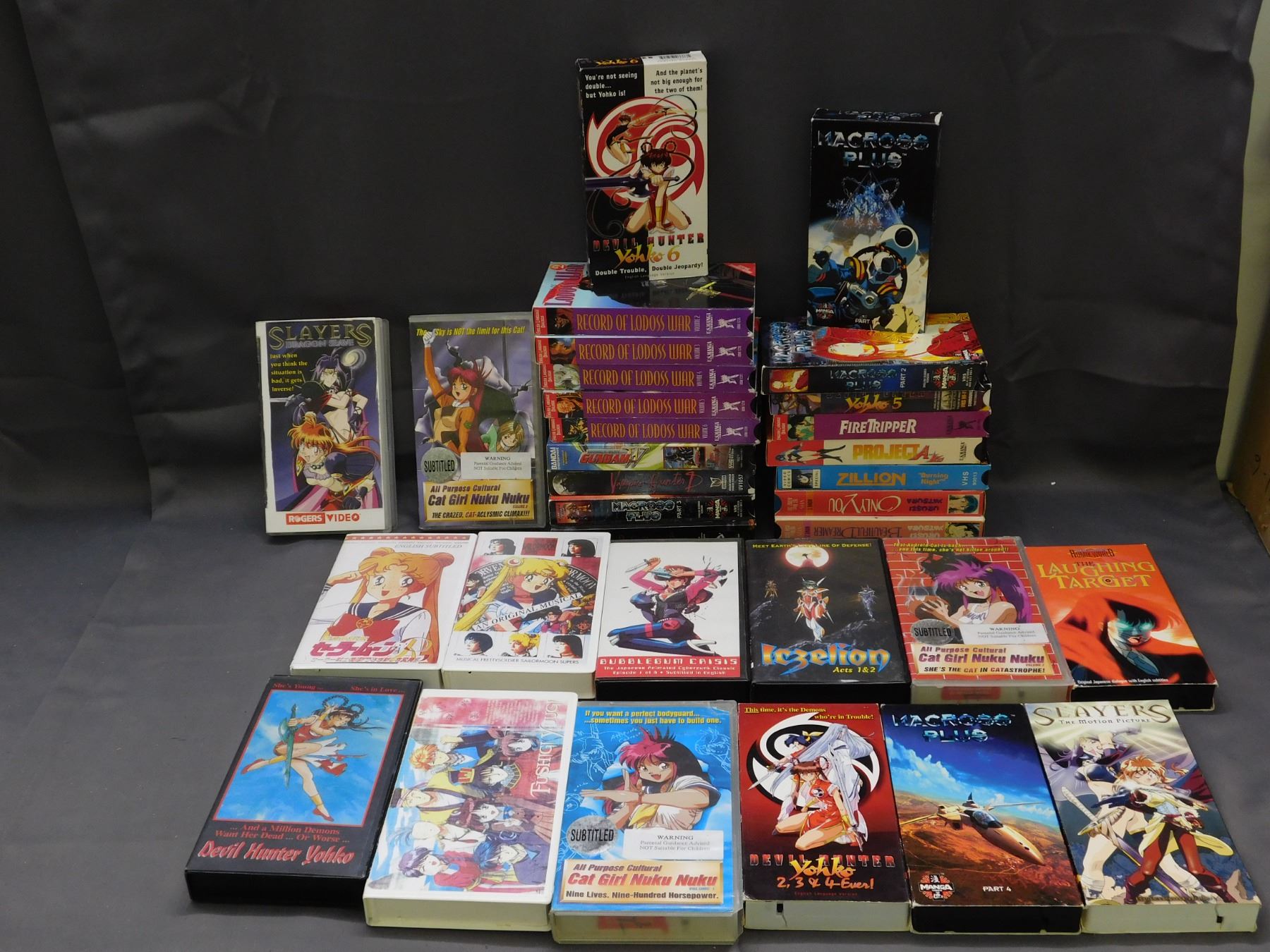 Lot of 32 VHS Anime Movie Tapes Macross, Cat Sailor Moon, Devil Hunter ...