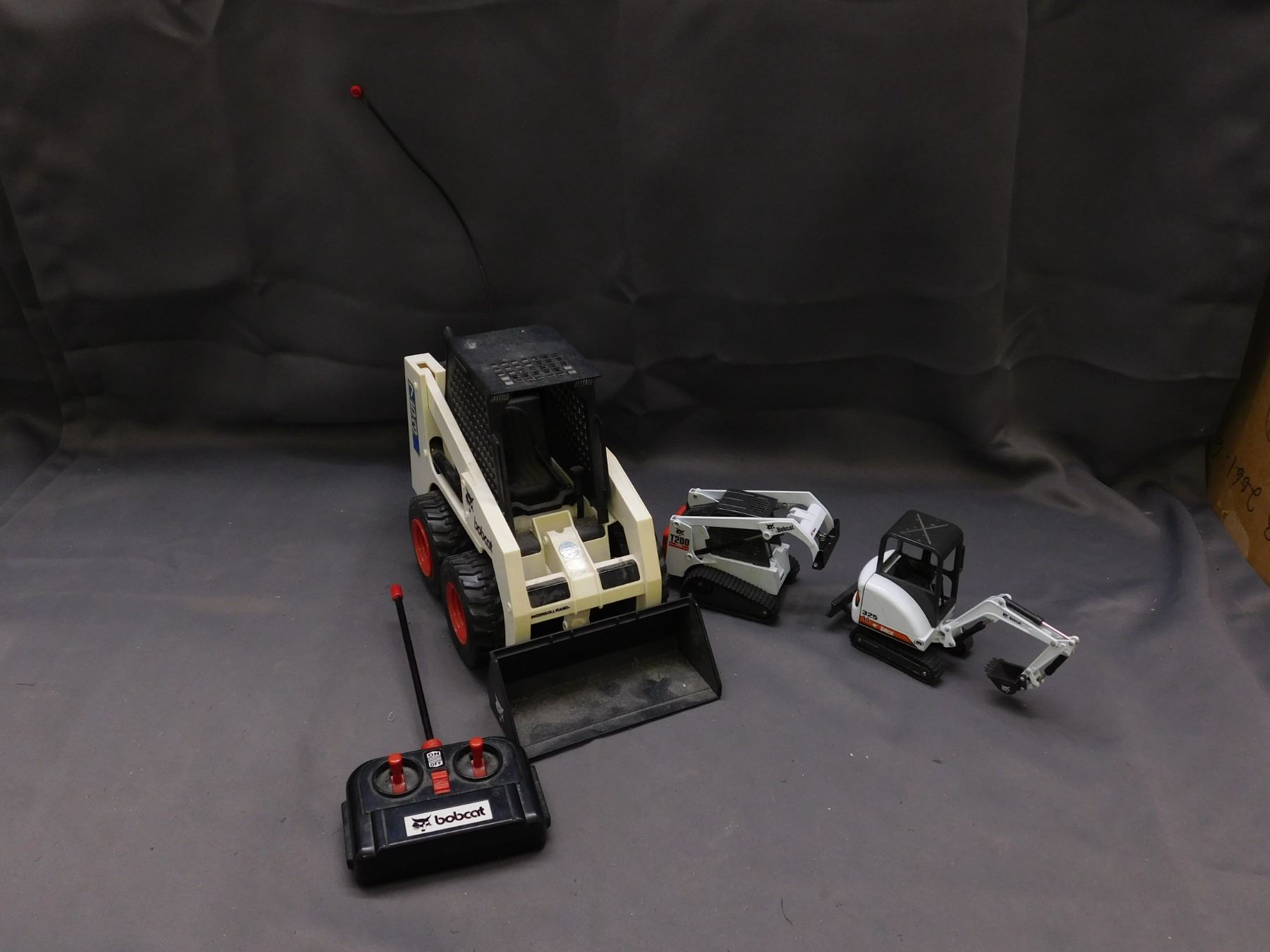 3pcs Remote Control Bobcat Toy & Small Construction Toys