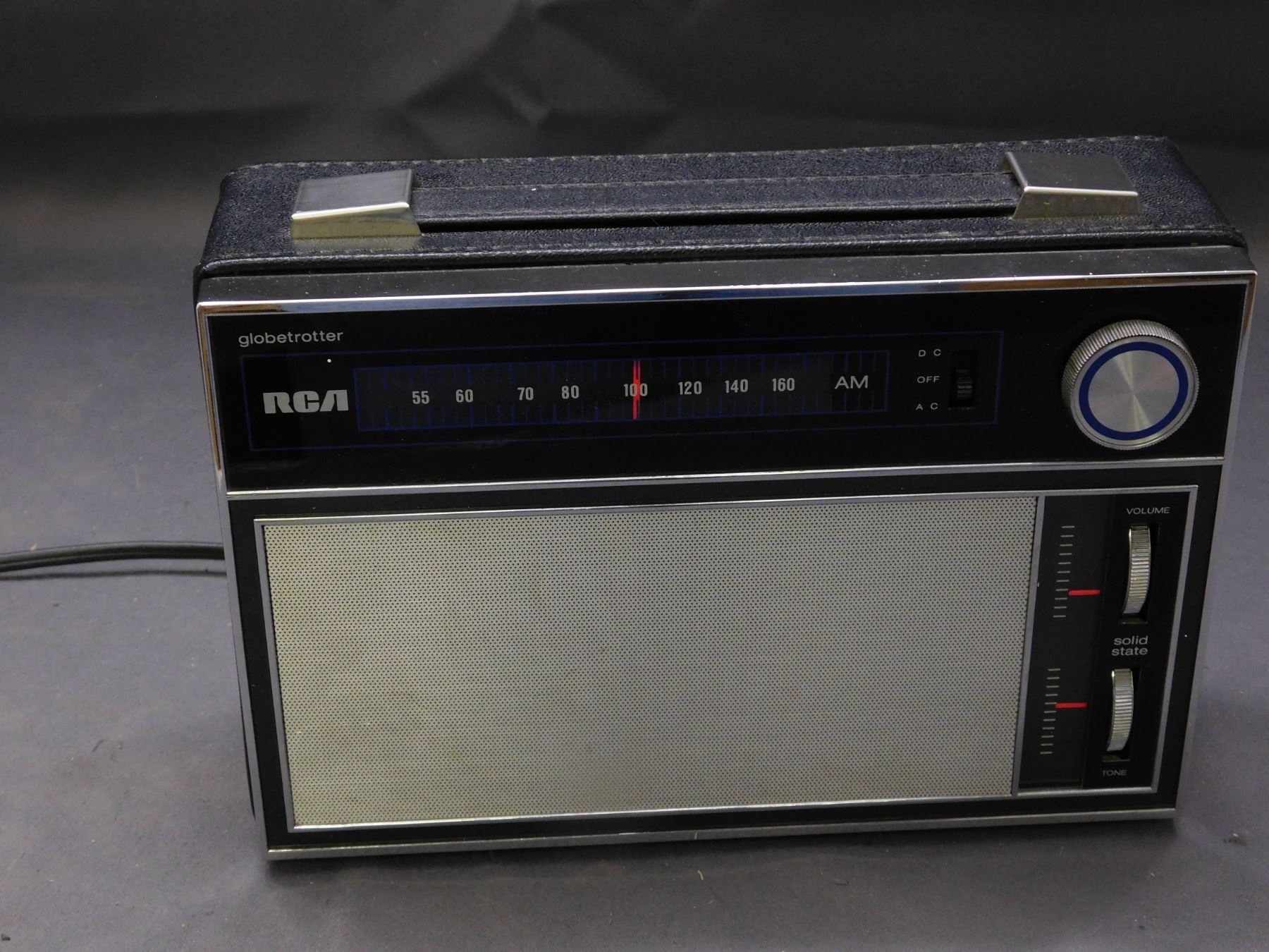 Solid State RCA Globetrotter Radio AM, DC