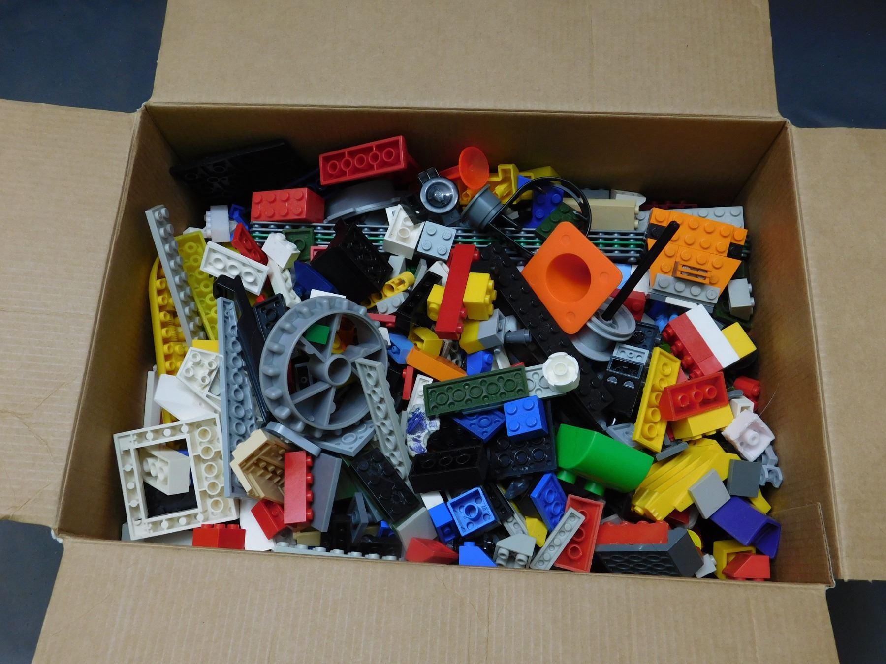 BOX of 6lb LEGO, Megablox, Bricks Assorted