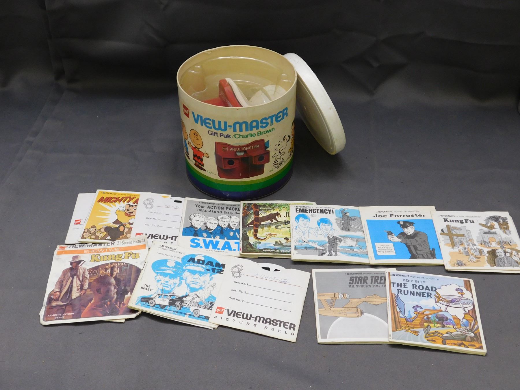 View-Master Gift Pak Charlie Brown Peanuts with Slides & Extra Slides