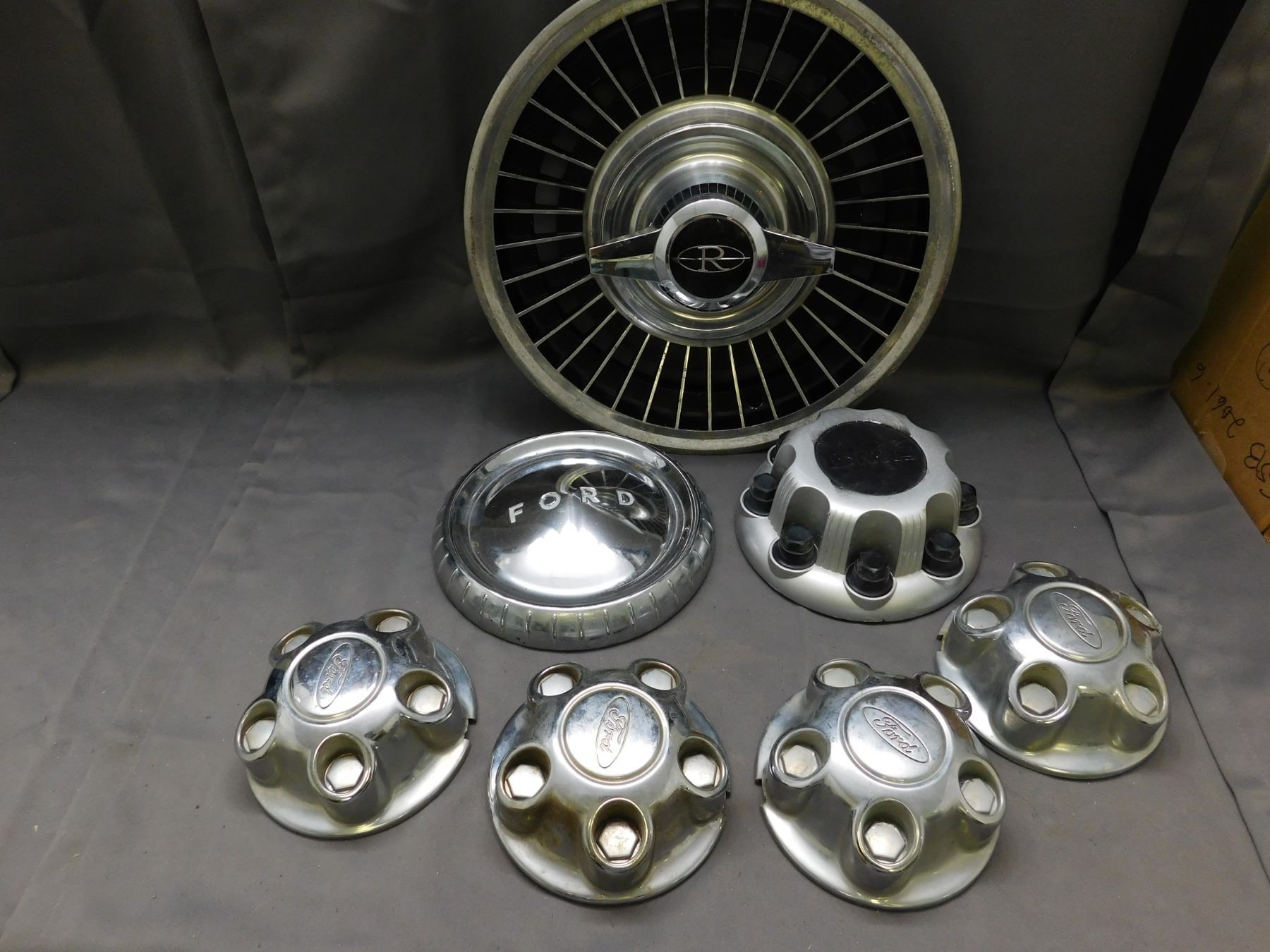 Lot of 7 (4 truck Centre Caps Plastic) 2 Assorted Caps & 1960s Buick ...