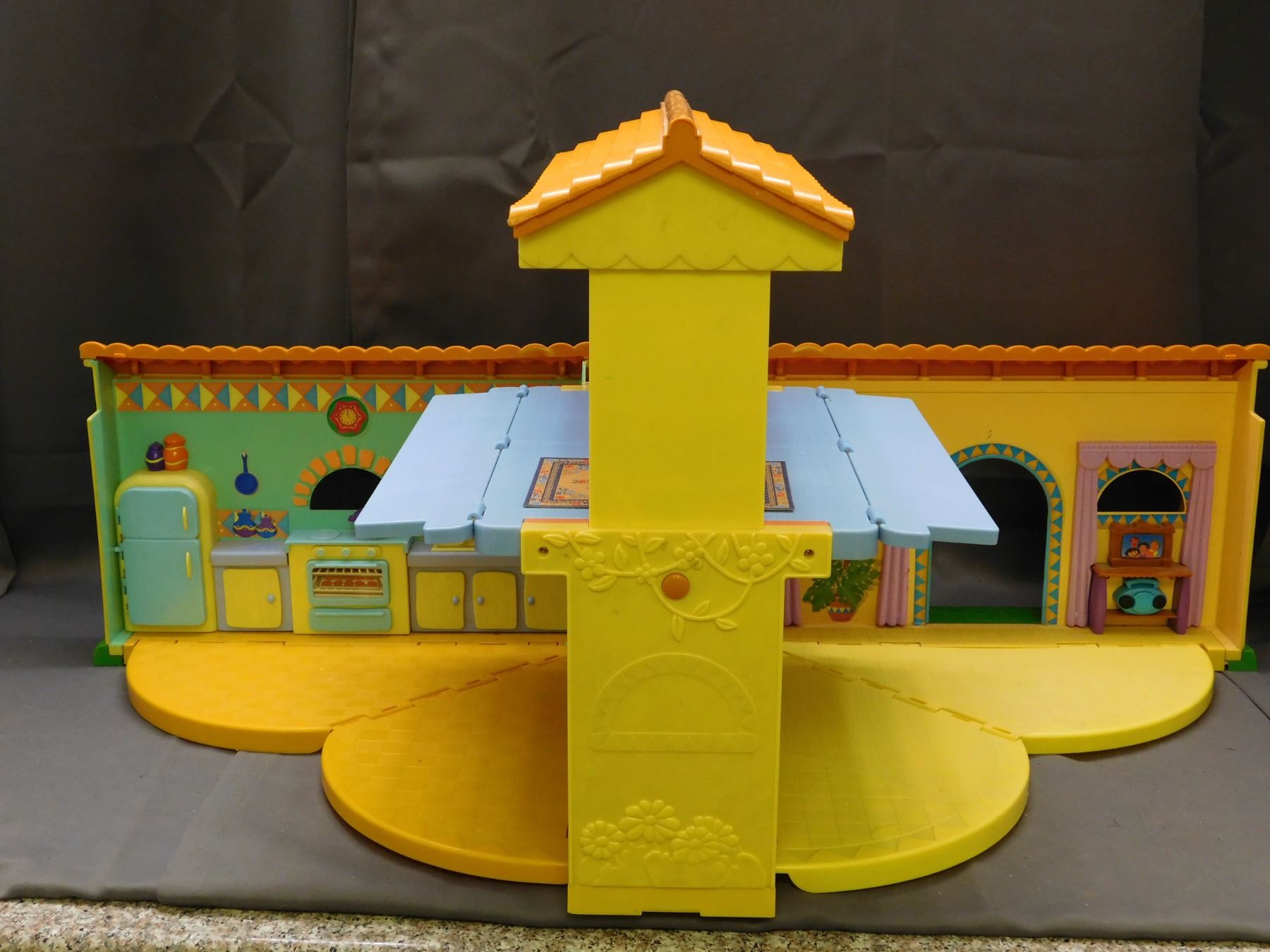 Dora The Explorer House Playset Fold-Open 2-Story FULL HOUSE Girls Doll Toy