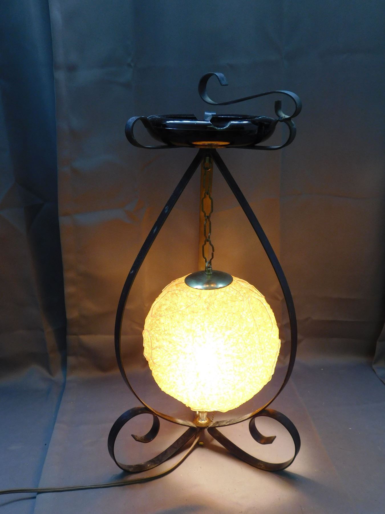 Vintage MCM Hanging Chain Spaghetti Lamp Ash Tray Side Table *works