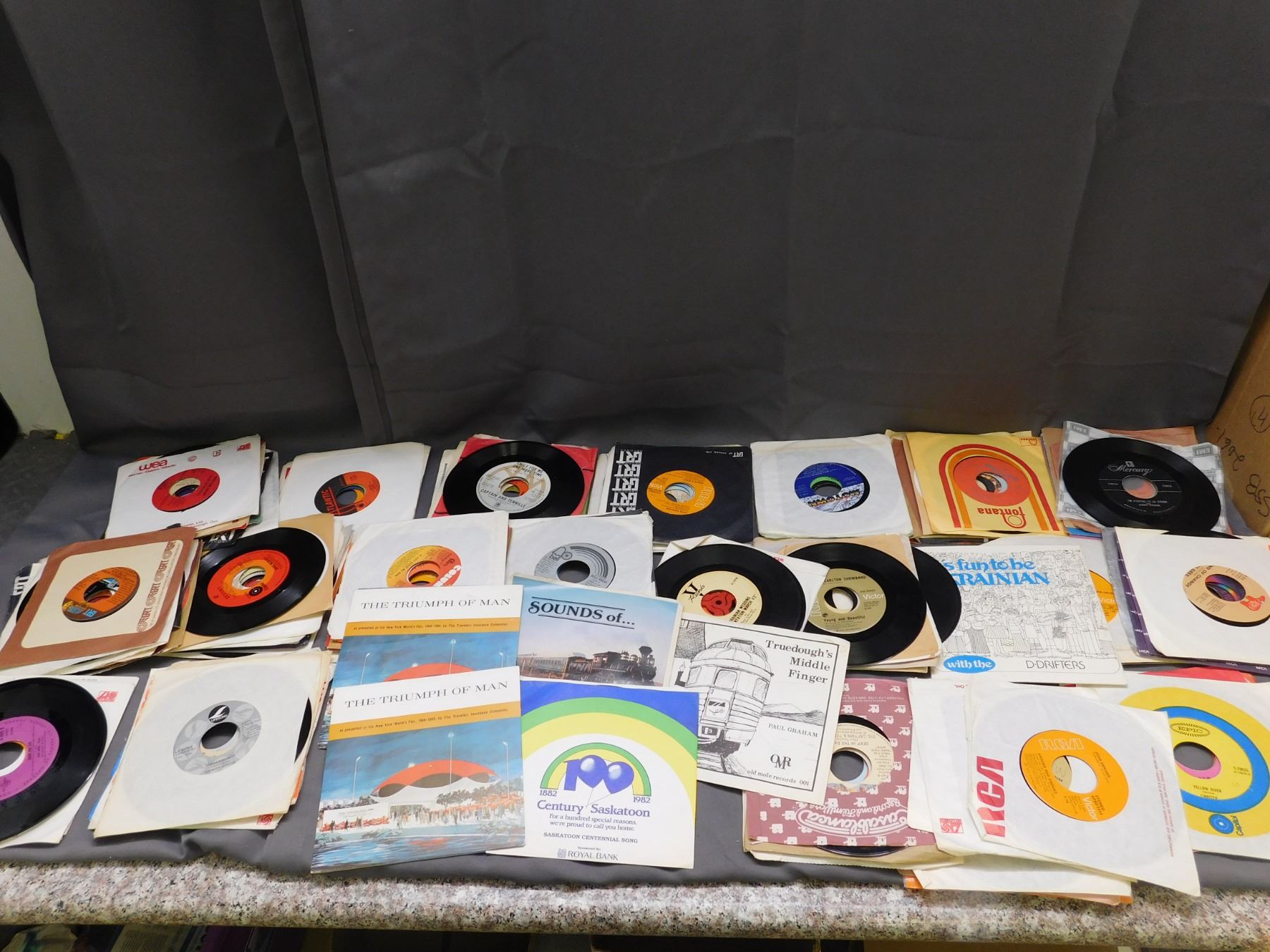approx 75 Misc 45s Records Vinyl Country, Easy Listening