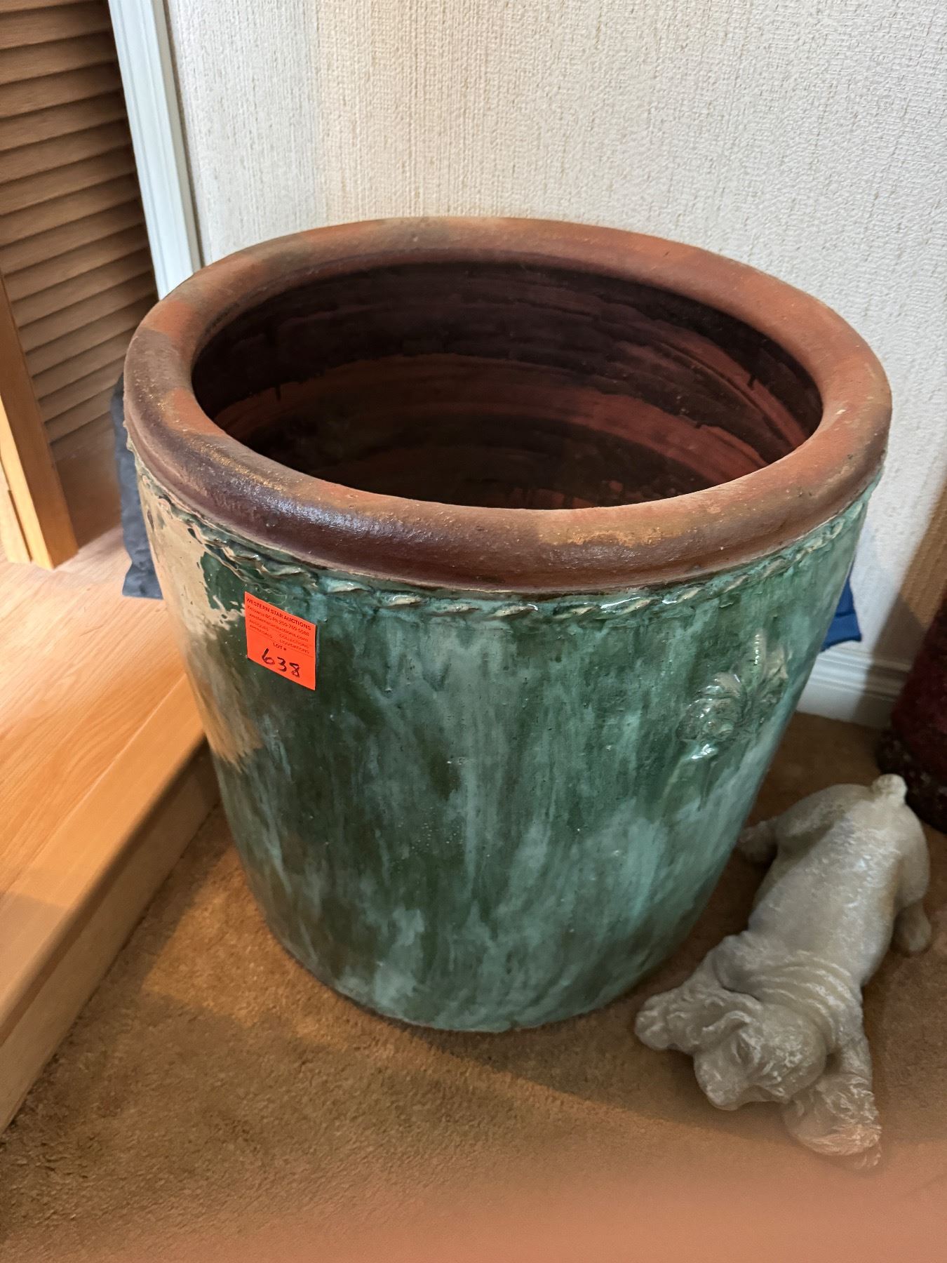 Large ceramic pot 21 inch diameter 22 inches tall bring to move