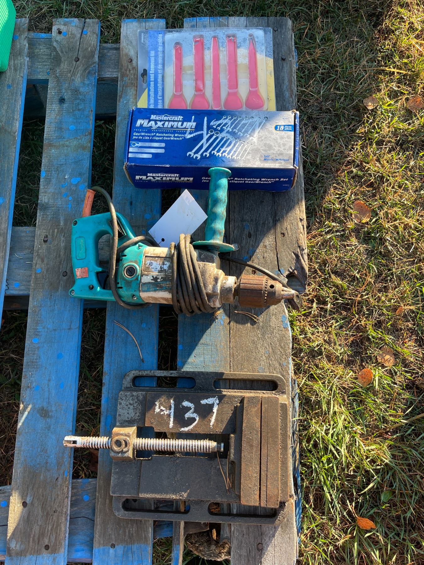 6in Vice, HD Drill, 18 pc ratcheting set, cable installation ...