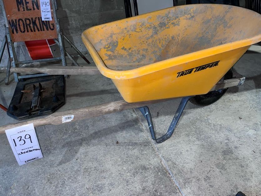 TRUE TEMPER CONTRACTOR WHEELBARROW