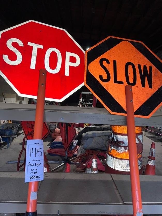 TRAFFIC CONTROL SIGNAL SIGNS