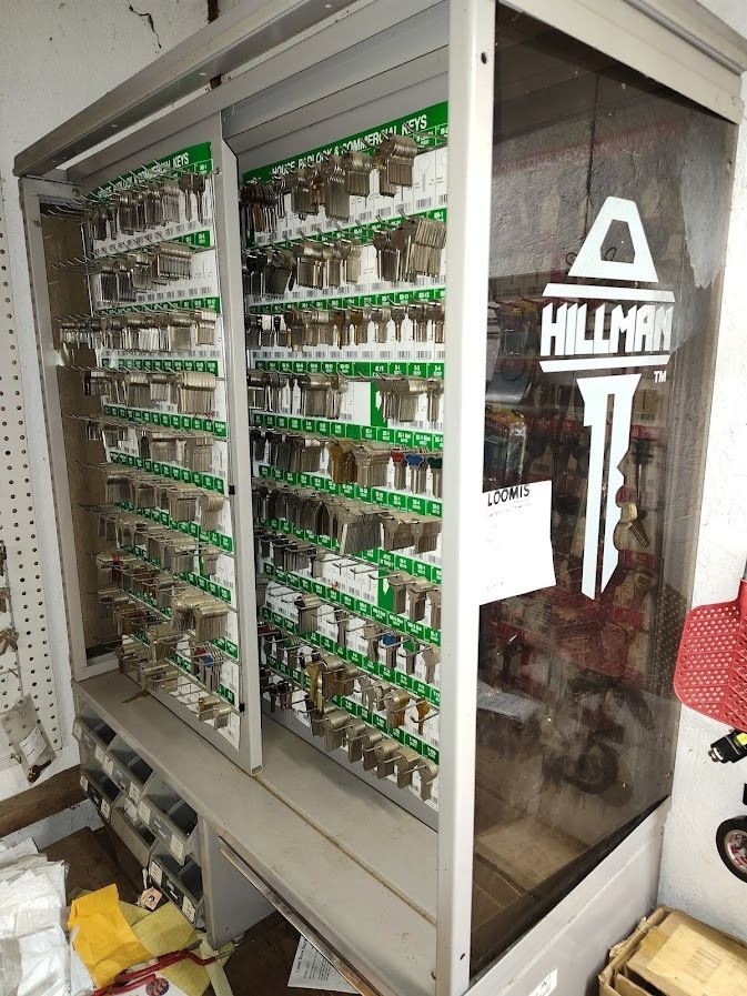 HILLMAN OPEN STOCK KEY DISPLAY UNIT WITH INVENTORY