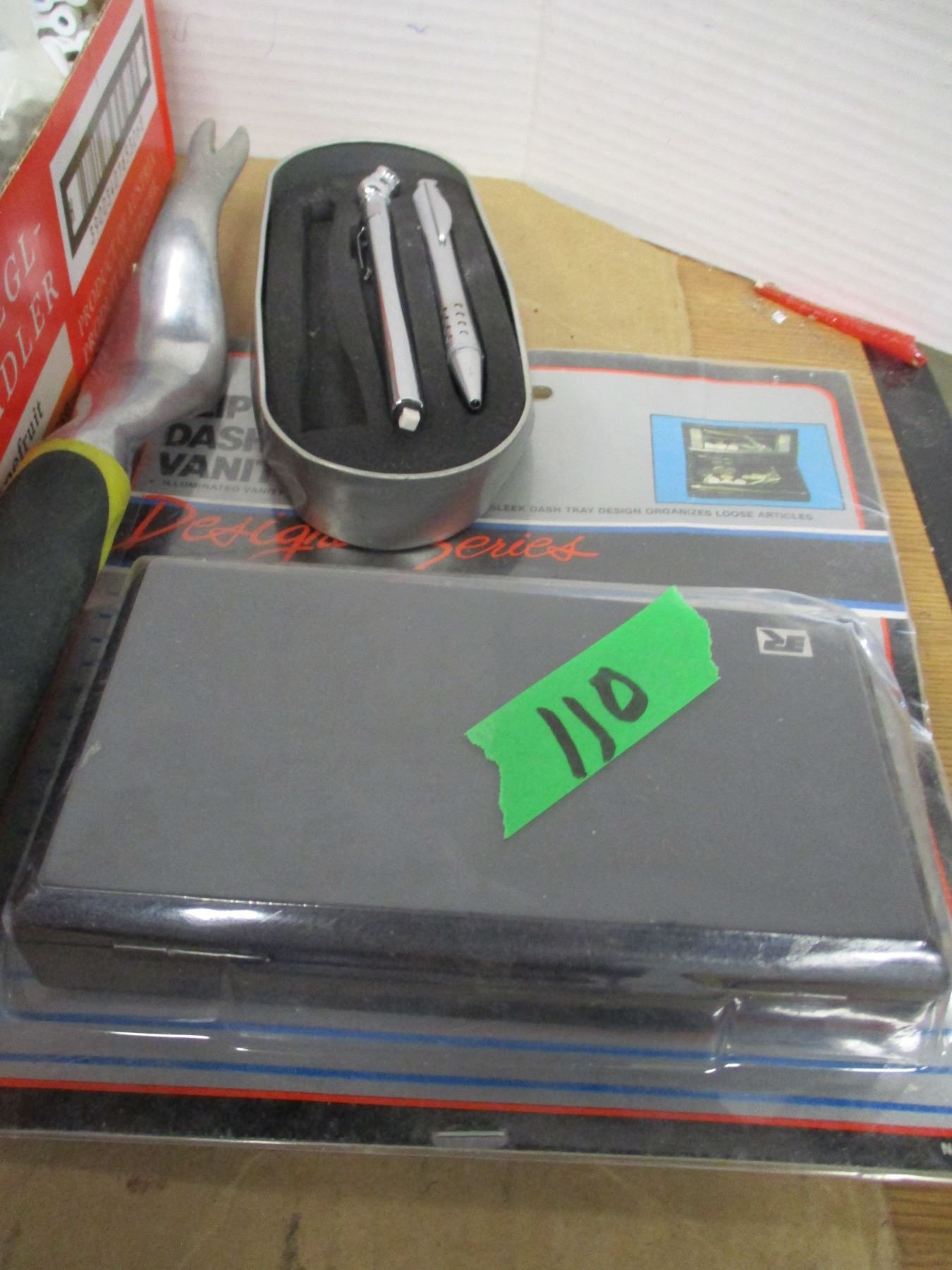 FLAT C/W ASHTRAY, BAND CLAMP, ETC