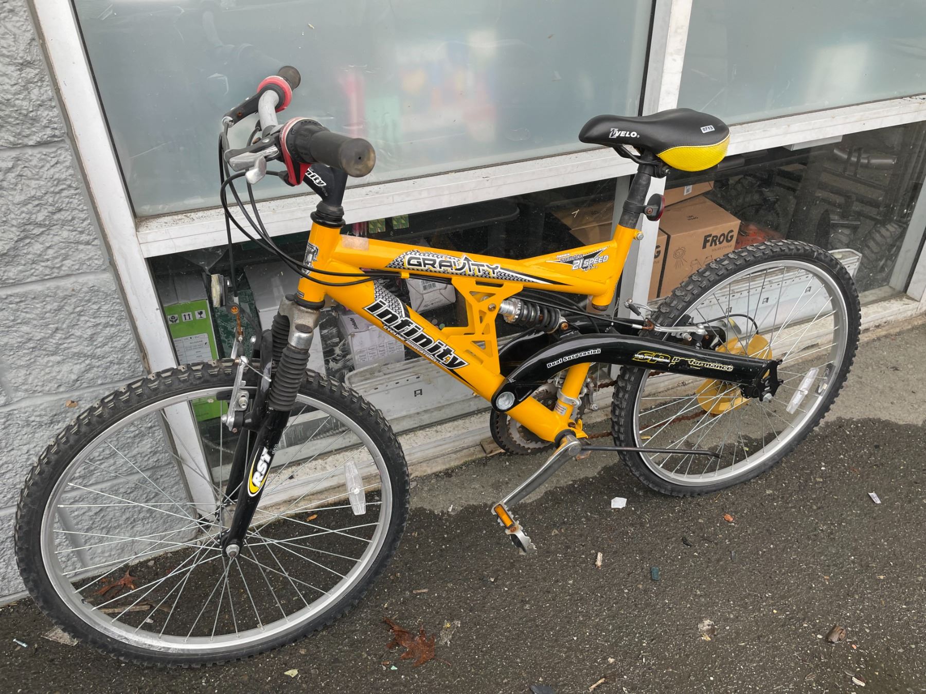 Lot of 1 Yellow Shimano 21-Speed Gravity Infinity Kids Full Suspension ...