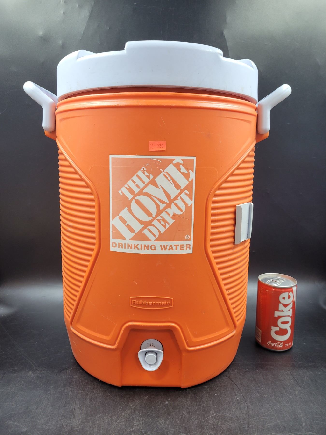 The Home Depot 5 Gallon Rubbermaid Drink Cooler