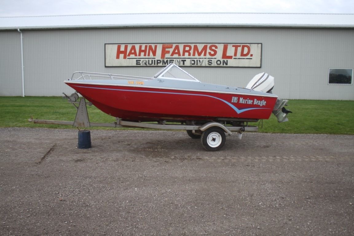 Munro Bowrider 15' boat with 100HP Evinrude motor c/w trailer.