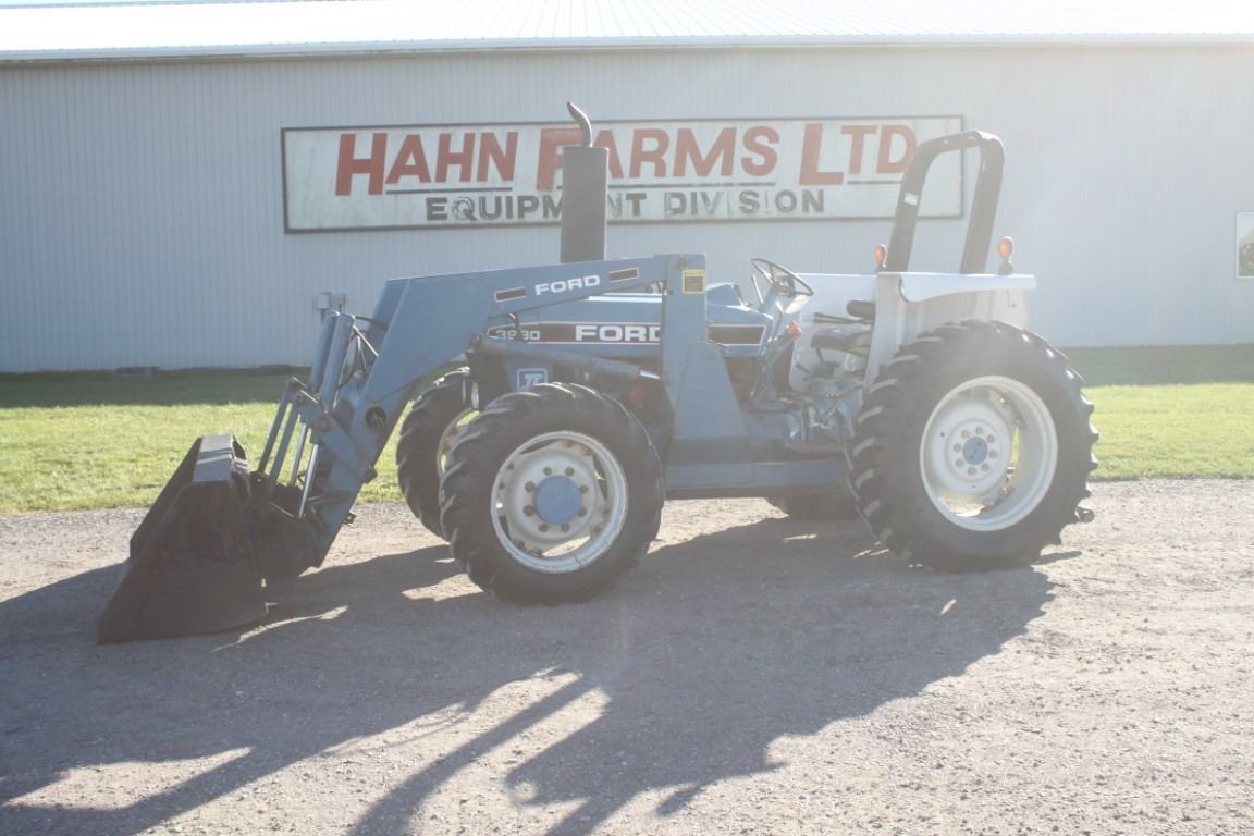 Ford 3930 4wd tractor, loader, 5600 hours