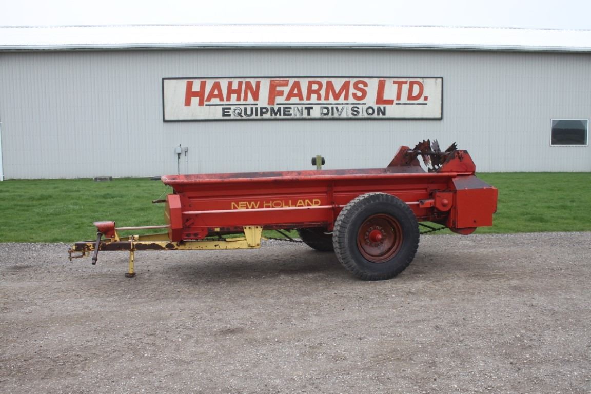 New Holland 328 single axle manure spreader, top beater