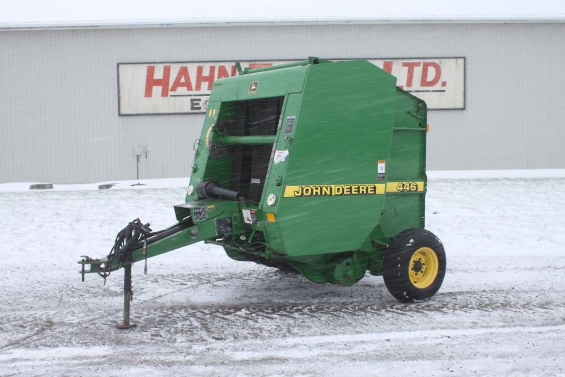 JD 446 4x4 round baler, hydraulic tie, ramp