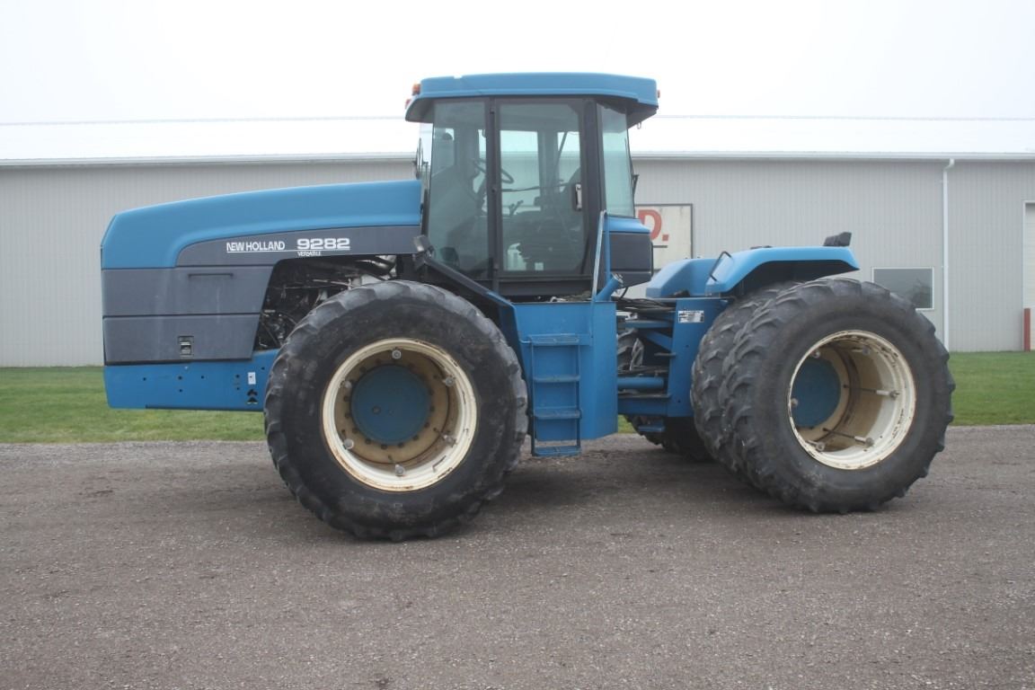 New Holland 9282 4wd articulating tractor, 5280 hours