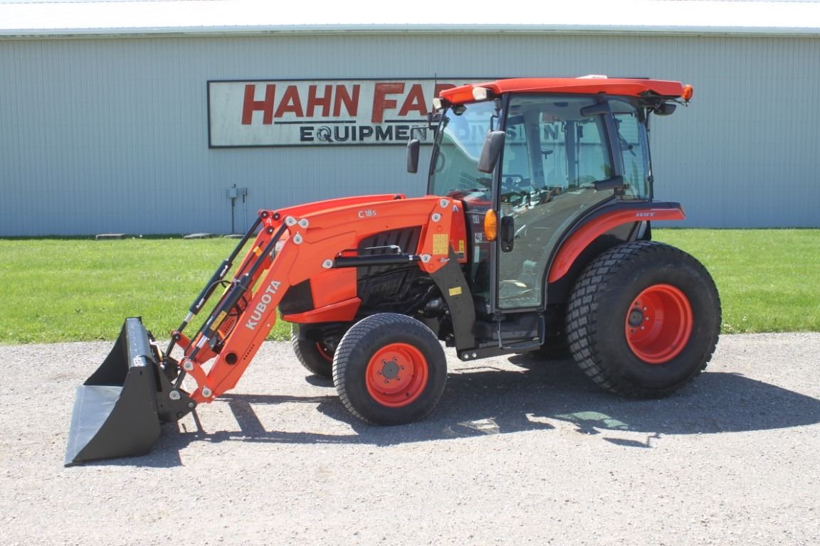 Kubota L6060 4wd tractor, C18S self-leveling loader, 1840 hours