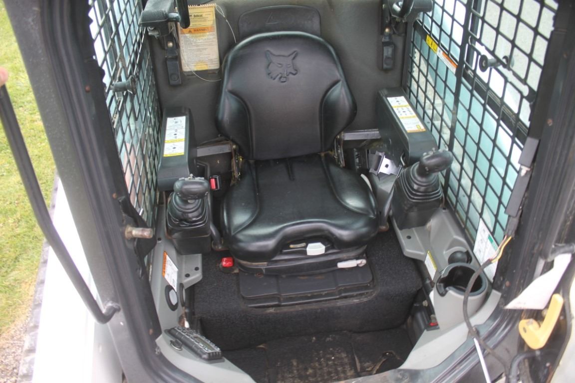 Bobcat T770 track skidsteer, cab, air, radio, 2503 hours