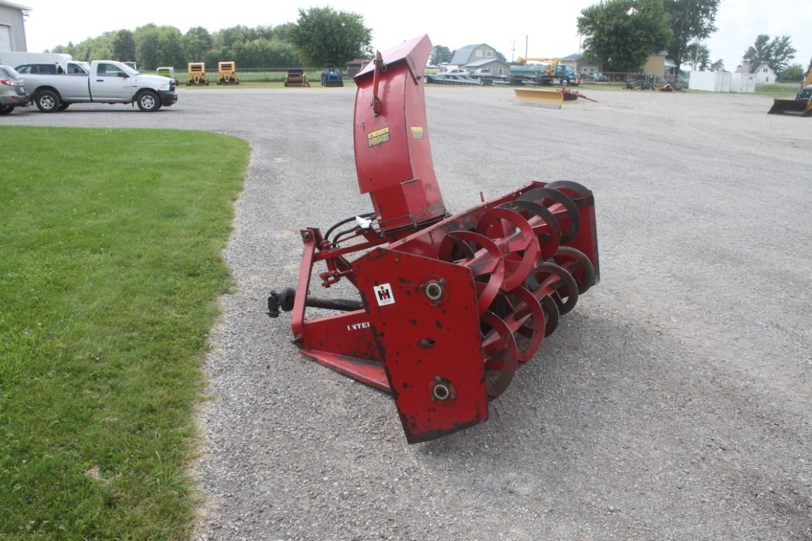 IH 80 7' double auger snowblower, hydraulic chute