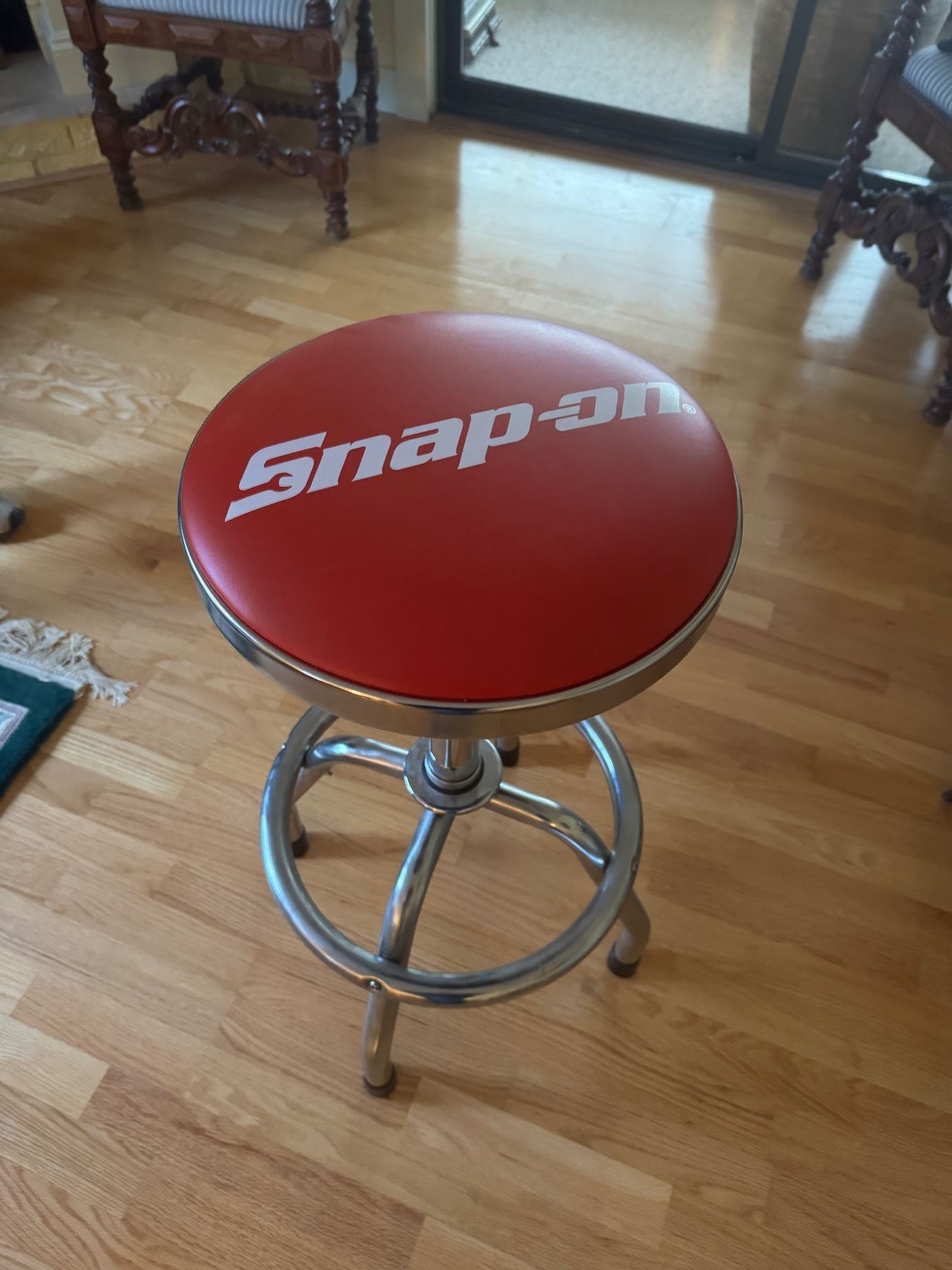 Snap -on swivel stool